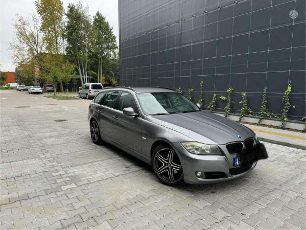 Blue BMW 320 2009 in Klaipeda, with an engine capacity of 2.00 L and mileage of 235 thousand km for 9950 €, photo 1 on AUTOMOTO.COM.LV