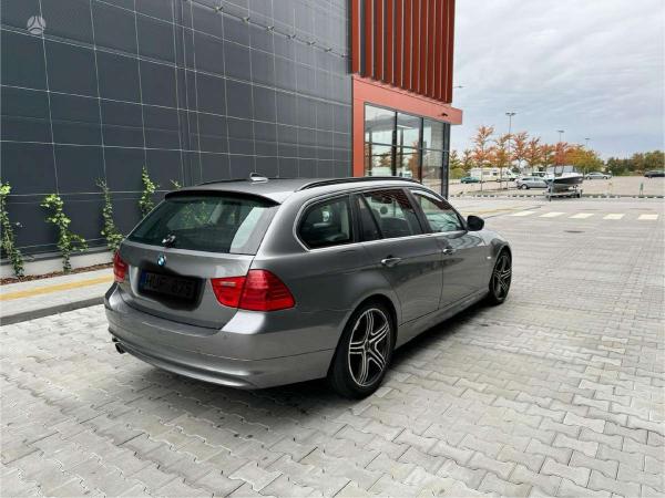 Blue BMW 320 2009 in Klaipeda, with an engine capacity of 2.00 L and mileage of 235 thousand km for 9950 €, photo 4 on AUTOMOTO.COM.LV