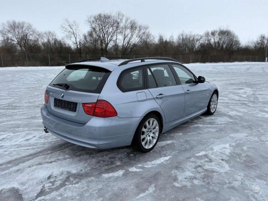 Blue BMW 320 2009 in Marijampole, with an engine capacity of 2.00 L and mileage of 371 thousand km for 3750 €, photo 3 on AUTOMOTO.COM.LV