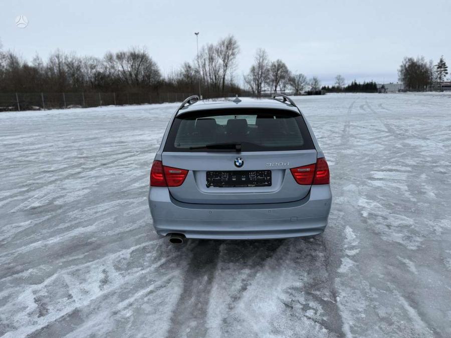 Blue BMW 320 2009 in Marijampole, with an engine capacity of 2.00 L and mileage of 371 thousand km for 3750 €, photo 7 on AUTOMOTO.COM.LV