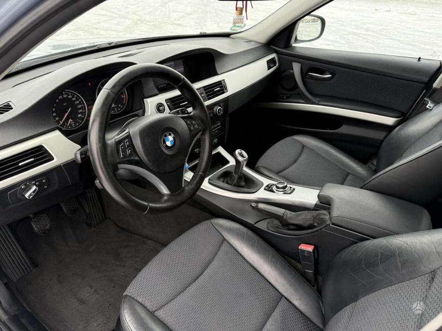 Blue BMW 320 2009 in Marijampole, with an engine capacity of 2.00 L and mileage of 371 thousand km for 3750 €, photo 14 on AUTOMOTO.COM.LV