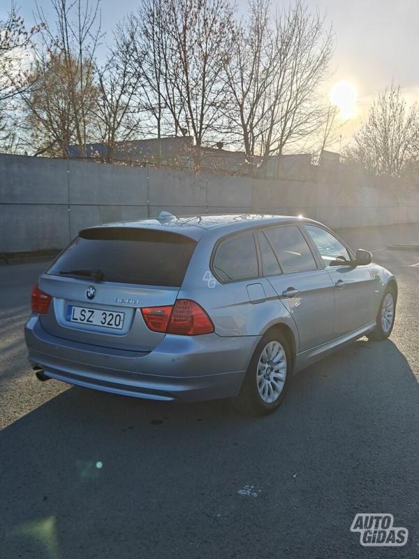 Blue BMW 320 2009 in Siauliai, with an engine capacity of 2.00 L and mileage of 218 thousand km for 4700 €, photo 6 on AUTOMOTO.COM.LV