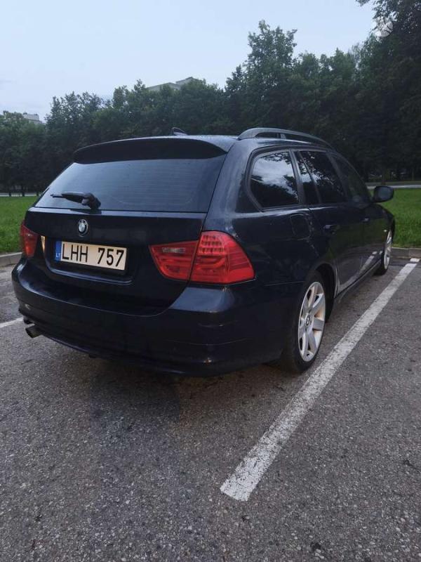 Blue BMW 320 2009 in Kaunas, with an engine capacity of 2.00 L and mileage of 370 thousand km for 2700 €, photo 4 on AUTOMOTO.COM.LV