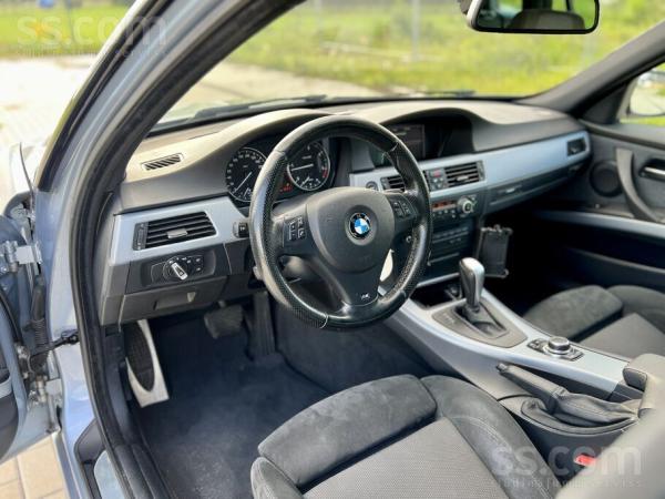 Blue BMW 320 2009 in Riga, with an engine capacity of 2.00 L and mileage of 306 thousand km for 5890 €, photo 5 on AUTOMOTO.COM.LV