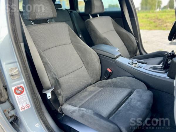 Blue BMW 320 2009 in Riga, with an engine capacity of 2.00 L and mileage of 306 thousand km for 5890 €, photo 9 on AUTOMOTO.COM.LV