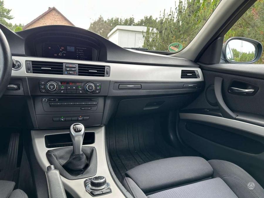Zils BMW 320 2010 Viļņa, ar dzinēja tilpumu 2.00 L un nobraukumu 325 tūkst. km par 3850 €, foto 16 vietnē AUTOMOTO.COM.LV