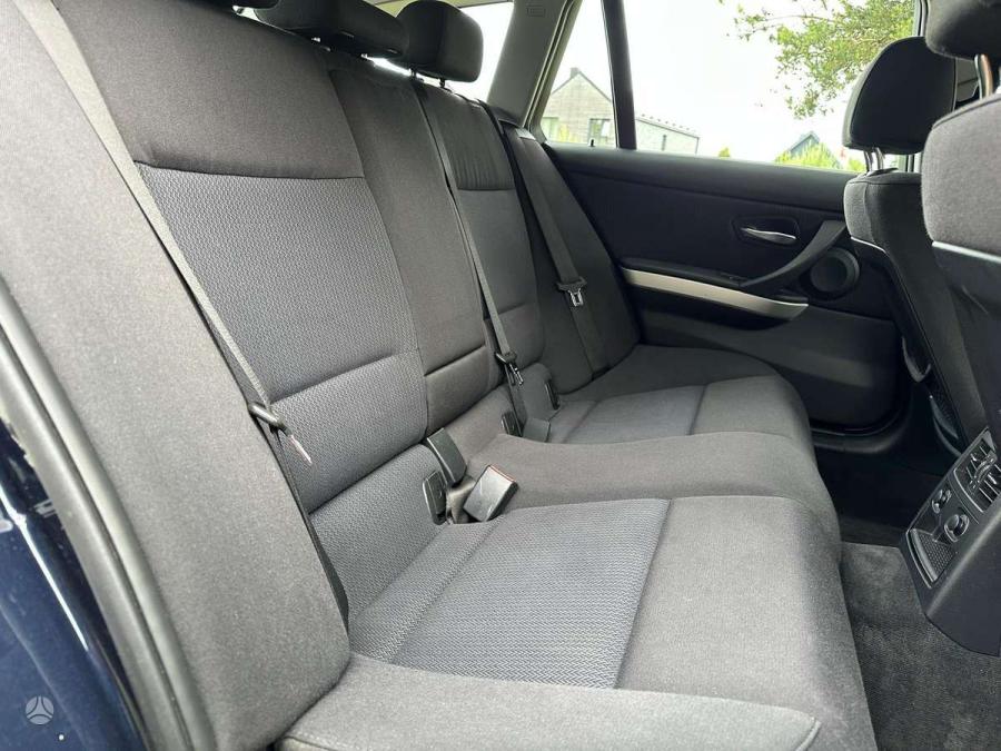 Zils BMW 320 2010 Viļņa, ar dzinēja tilpumu 2.00 L un nobraukumu 325 tūkst. km par 3850 €, foto 21 vietnē AUTOMOTO.COM.LV