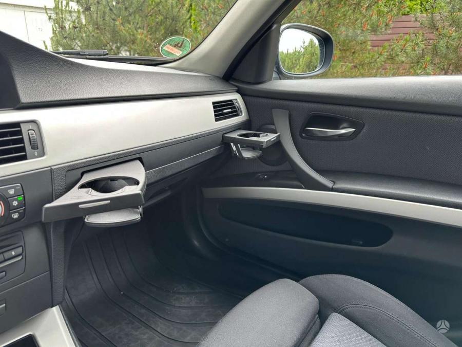 Zils BMW 320 2010 Viļņa, ar dzinēja tilpumu 2.00 L un nobraukumu 325 tūkst. km par 3850 €, foto 25 vietnē AUTOMOTO.COM.LV