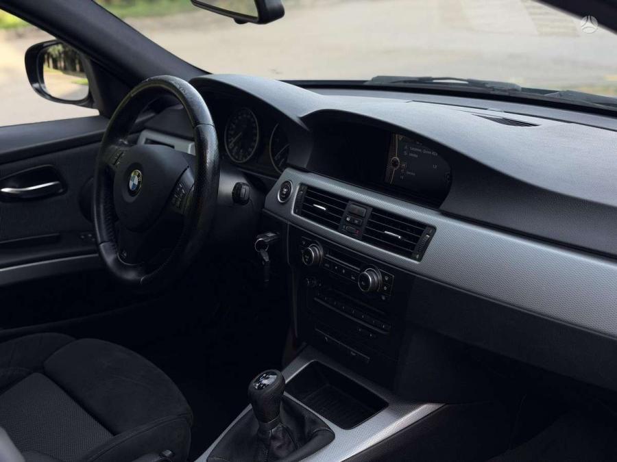 Blue BMW 320 2010 in Rokiskis, with an engine capacity of 2.00 L and mileage of 370 thousand km for 4750 €, photo 22 on AUTOMOTO.COM.LV