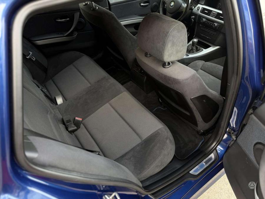 Blue BMW 320 2010 in Rokiskis, with an engine capacity of 2.00 L and mileage of 370 thousand km for 4750 €, photo 24 on AUTOMOTO.COM.LV