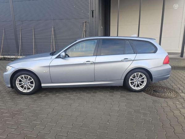 Blue BMW 320 2011 in Vilnius, with an engine capacity of 2.00 L and mileage of 353 thousand km for 5450 €, photo 3 on AUTOMOTO.COM.LV