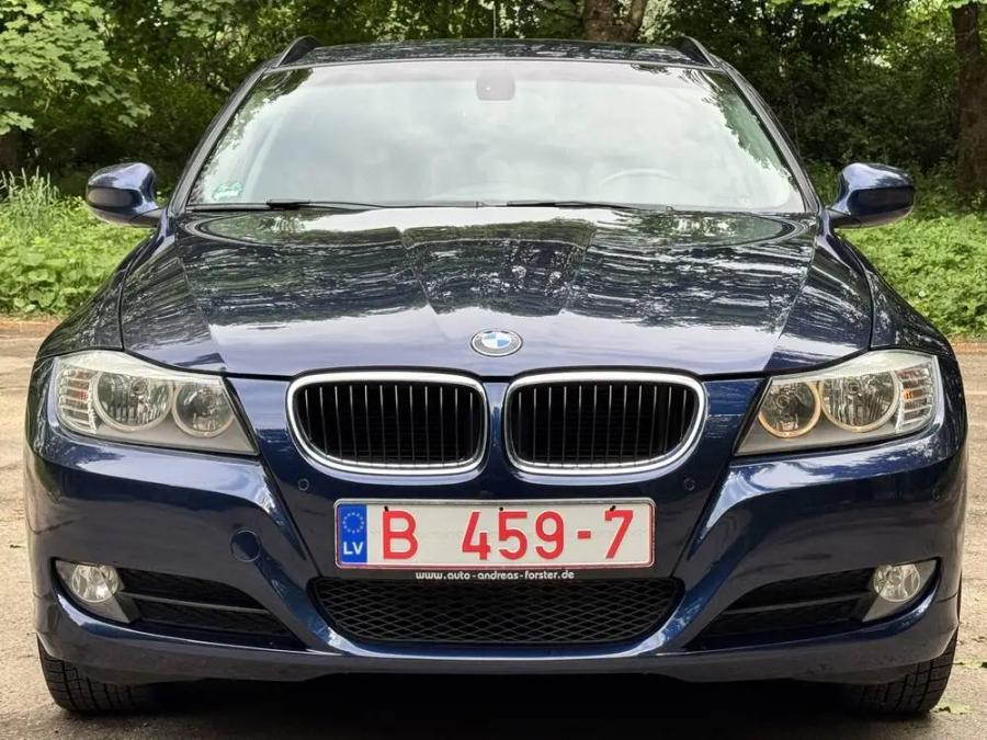 Blue BMW 320 2011 in Riga, with an engine capacity of 2.00 L and mileage of 223 thousand km for 5950 €, photo 8 on AUTOMOTO.COM.LV