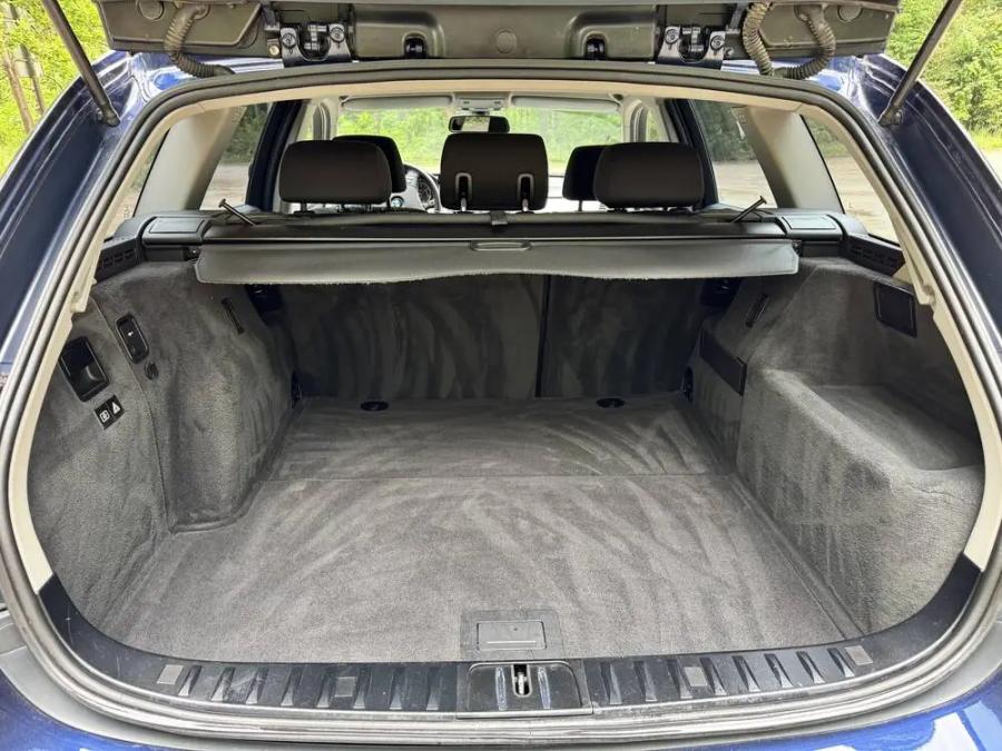 Blue BMW 320 2011 in Riga, with an engine capacity of 2.00 L and mileage of 223 thousand km for 5950 €, photo 13 on AUTOMOTO.COM.LV