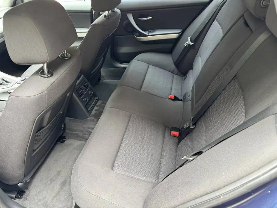 Blue BMW 320 2011 in Riga, with an engine capacity of 2.00 L and mileage of 223 thousand km for 5950 €, photo 14 on AUTOMOTO.COM.LV