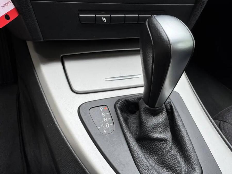 Blue BMW 320 2011 in Riga, with an engine capacity of 2.00 L and mileage of 223 thousand km for 5950 €, photo 24 on AUTOMOTO.COM.LV