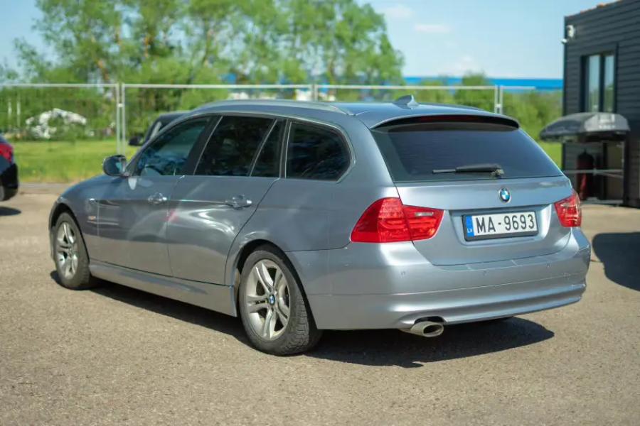 Zils BMW 320 2011 Liepāja, ar dzinēja tilpumu 2.00 L un nobraukumu 331 tūkst. km par 5950 €, foto 3 vietnē AUTOMOTO.COM.LV