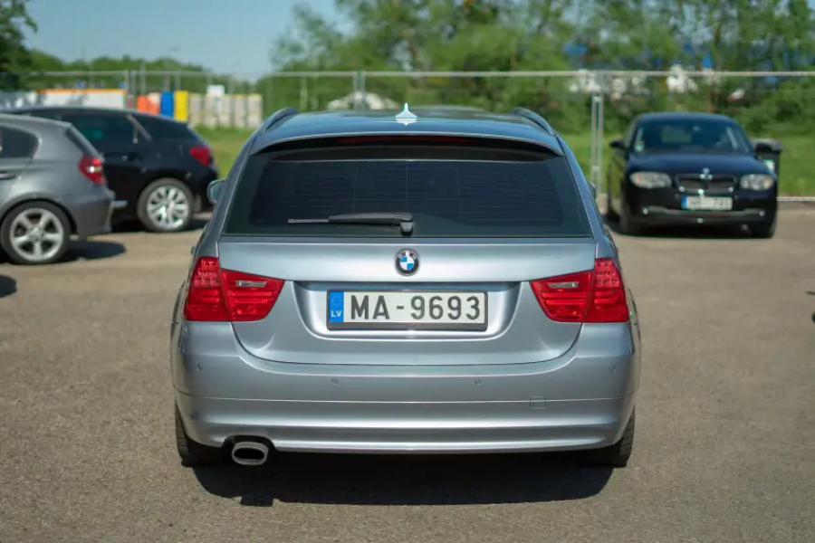 Zils BMW 320 2011 Liepāja, ar dzinēja tilpumu 2.00 L un nobraukumu 331 tūkst. km par 5950 €, foto 4 vietnē AUTOMOTO.COM.LV