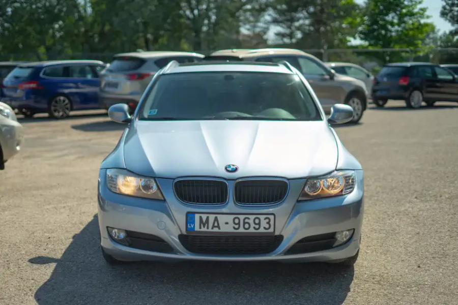 Zils BMW 320 2011 Liepāja, ar dzinēja tilpumu 2.00 L un nobraukumu 331 tūkst. km par 5950 €, foto 7 vietnē AUTOMOTO.COM.LV