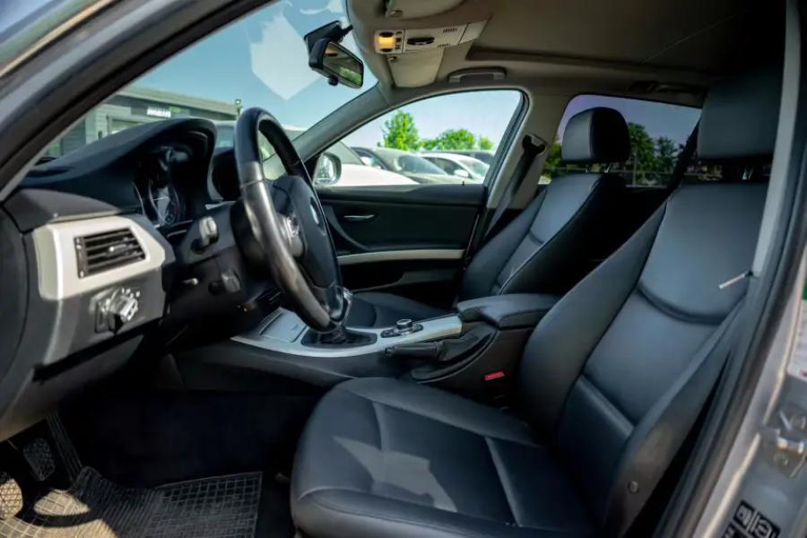 Zils BMW 320 2011 Liepāja, ar dzinēja tilpumu 2.00 L un nobraukumu 331 tūkst. km par 5950 €, foto 9 vietnē AUTOMOTO.COM.LV