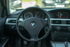 Zils BMW 320 2011 Liepāja, ar dzinēja tilpumu 2.00 L un nobraukumu 331 tūkst. km par 5950 €, foto 14 vietnē AUTOMOTO.COM.LV