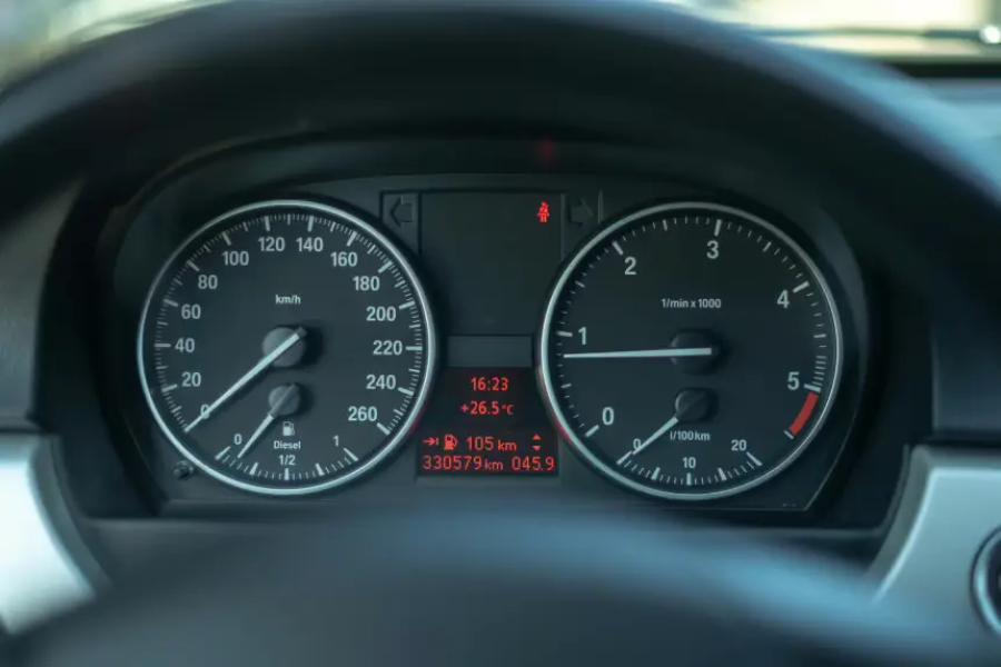 Zils BMW 320 2011 Liepāja, ar dzinēja tilpumu 2.00 L un nobraukumu 331 tūkst. km par 5950 €, foto 15 vietnē AUTOMOTO.COM.LV