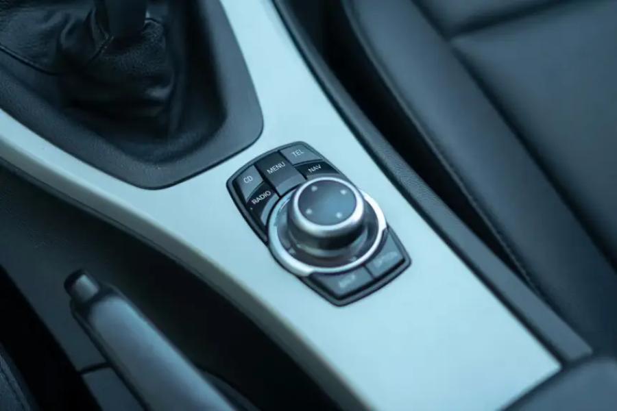 Zils BMW 320 2011 Liepāja, ar dzinēja tilpumu 2.00 L un nobraukumu 331 tūkst. km par 5950 €, foto 25 vietnē AUTOMOTO.COM.LV
