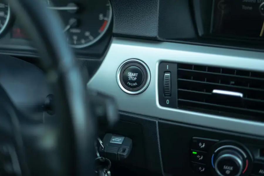 Zils BMW 320 2011 Liepāja, ar dzinēja tilpumu 2.00 L un nobraukumu 331 tūkst. km par 5950 €, foto 26 vietnē AUTOMOTO.COM.LV
