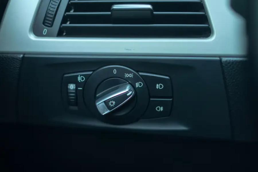 Zils BMW 320 2011 Liepāja, ar dzinēja tilpumu 2.00 L un nobraukumu 331 tūkst. km par 5950 €, foto 27 vietnē AUTOMOTO.COM.LV