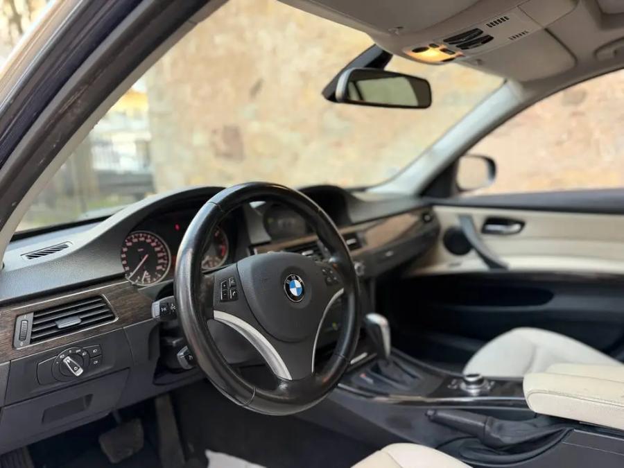 Zils BMW 320 2011 Cēsis, ar dzinēja tilpumu 2.00 L un nobraukumu 271 tūkst. km par 5990 €, foto 11 vietnē AUTOMOTO.COM.LV