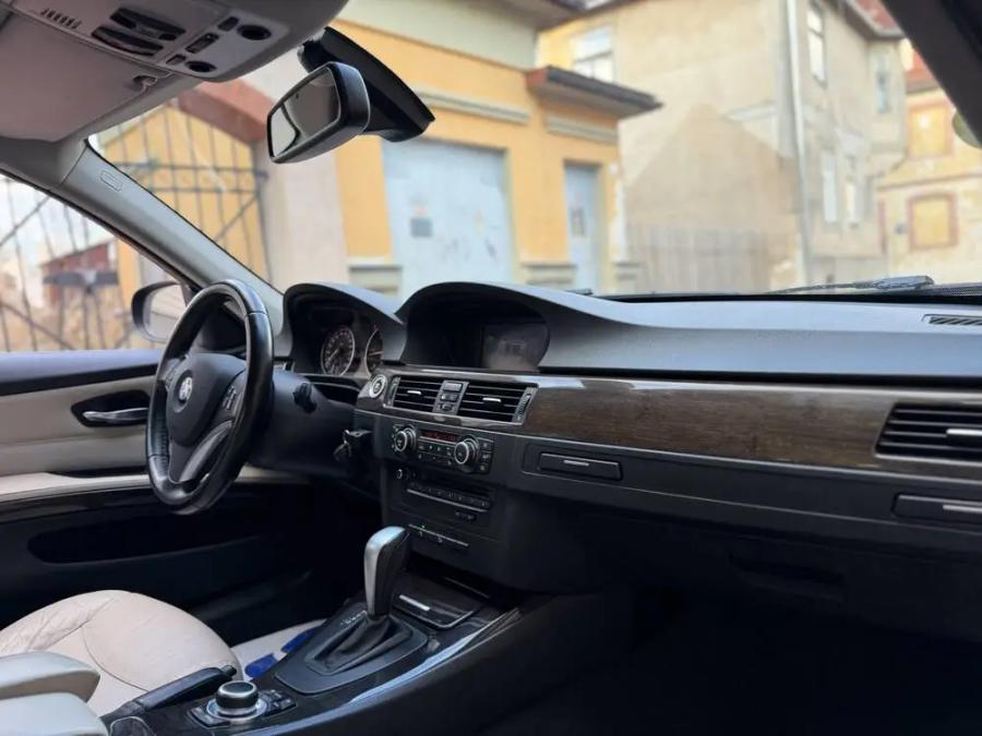 Zils BMW 320 2011 Cēsis, ar dzinēja tilpumu 2.00 L un nobraukumu 271 tūkst. km par 5990 €, foto 14 vietnē AUTOMOTO.COM.LV