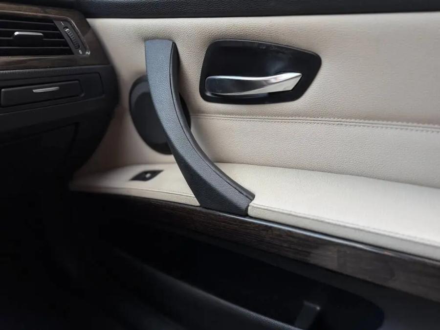 Zils BMW 320 2011 Cēsis, ar dzinēja tilpumu 2.00 L un nobraukumu 271 tūkst. km par 5990 €, foto 18 vietnē AUTOMOTO.COM.LV