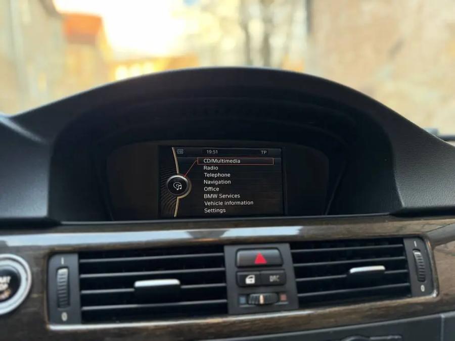 Zils BMW 320 2011 Cēsis, ar dzinēja tilpumu 2.00 L un nobraukumu 271 tūkst. km par 5990 €, foto 21 vietnē AUTOMOTO.COM.LV