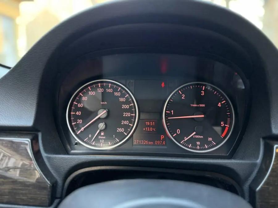 Zils BMW 320 2011 Cēsis, ar dzinēja tilpumu 2.00 L un nobraukumu 271 tūkst. km par 5990 €, foto 25 vietnē AUTOMOTO.COM.LV