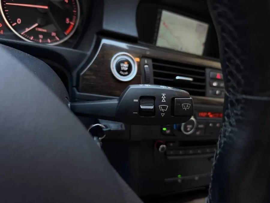 Zils BMW 320 2011 Cēsis, ar dzinēja tilpumu 2.00 L un nobraukumu 271 tūkst. km par 5990 €, foto 27 vietnē AUTOMOTO.COM.LV