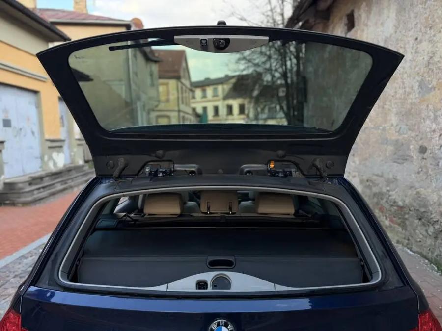 Zils BMW 320 2011 Cēsis, ar dzinēja tilpumu 2.00 L un nobraukumu 271 tūkst. km par 5990 €, foto 30 vietnē AUTOMOTO.COM.LV