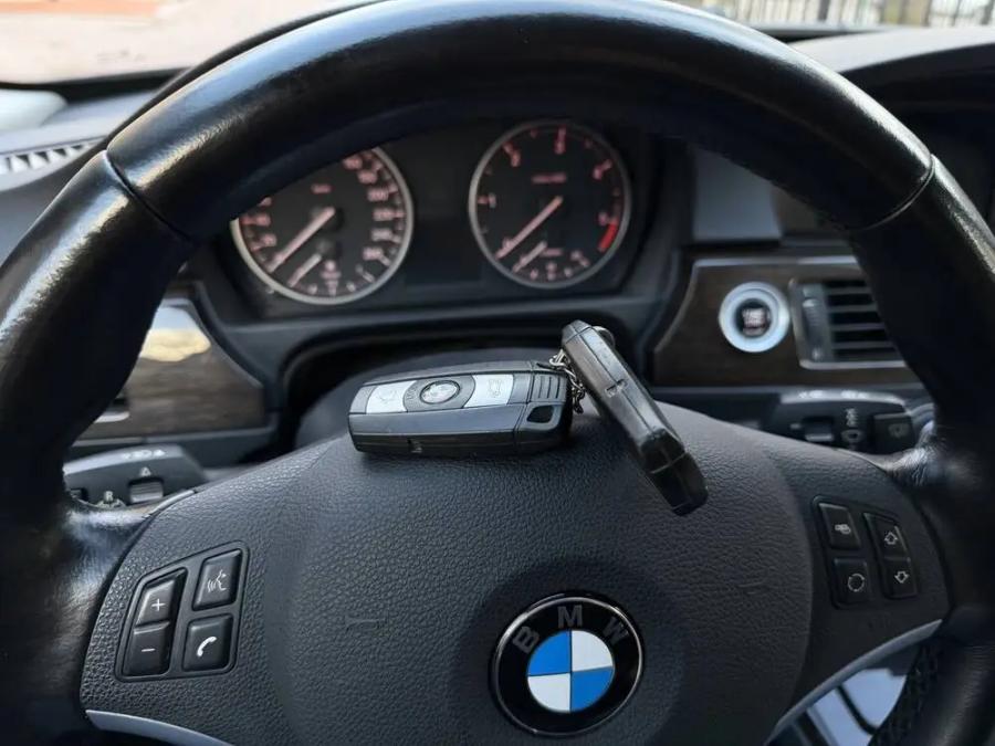 Zils BMW 320 2011 Cēsis, ar dzinēja tilpumu 2.00 L un nobraukumu 271 tūkst. km par 5990 €, foto 35 vietnē AUTOMOTO.COM.LV
