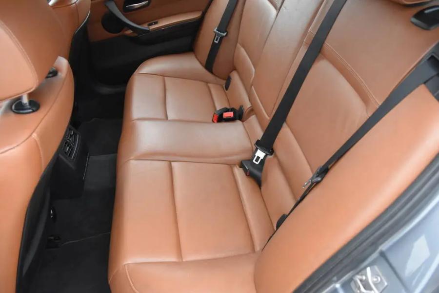 Zils BMW 320 2011 Mārupe, ar dzinēja tilpumu 2.00 L un nobraukumu 248 tūkst. km par 5490 €, foto 16 vietnē AUTOMOTO.COM.LV