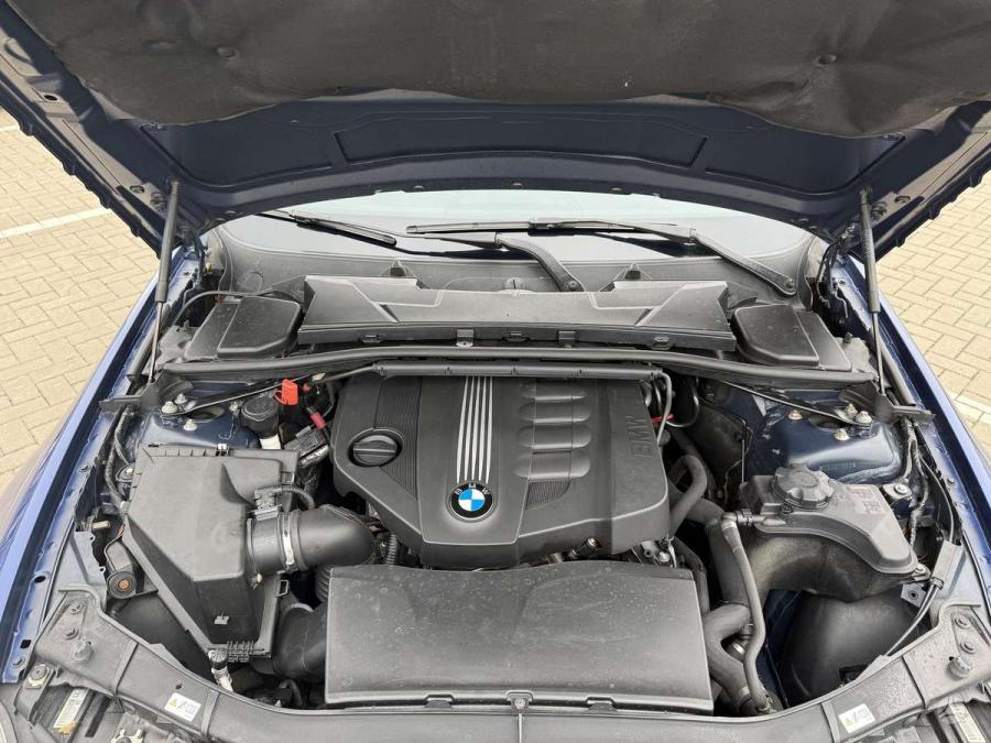 Zils BMW 320 2011 Panevēža, ar dzinēja tilpumu 2.00 L un nobraukumu 272 tūkst. km par 4650 €, foto 14 vietnē AUTOMOTO.COM.LV