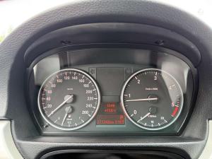 Zils BMW 320 2011 Panevēža, ar dzinēja tilpumu 2.00 L un nobraukumu 272 tūkst. km par 4650 €, foto 15 vietnē AUTOMOTO.COM.LV