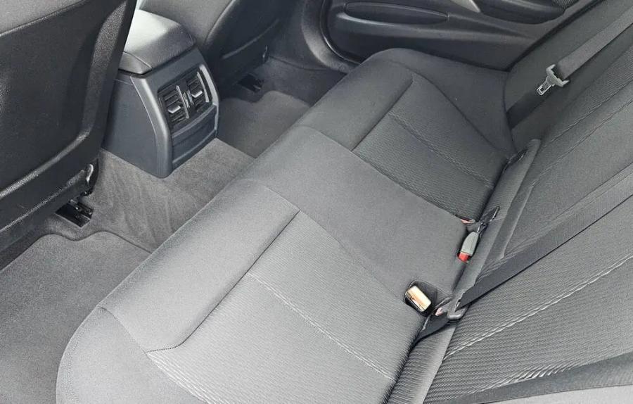 Zils BMW 320 2012 Jēkabpils, ar dzinēja tilpumu 2.00 L un nobraukumu 241 tūkst. km par 7390 €, foto 17 vietnē AUTOMOTO.COM.LV
