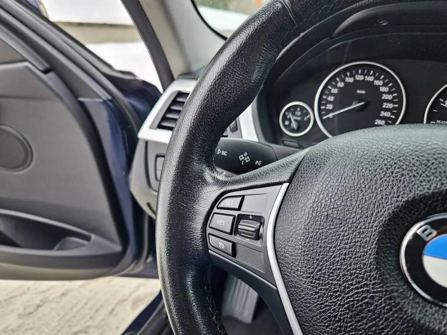 Zils BMW 320 2012 Jēkabpils, ar dzinēja tilpumu 2.00 L un nobraukumu 241 tūkst. km par 7390 €, foto 33 vietnē AUTOMOTO.COM.LV