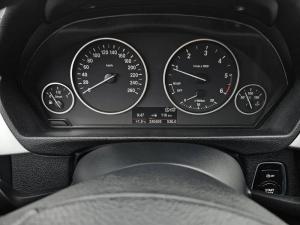 Zils BMW 320 2012 Jēkabpils, ar dzinēja tilpumu 2.00 L un nobraukumu 241 tūkst. km par 7390 €, foto 36 vietnē AUTOMOTO.COM.LV