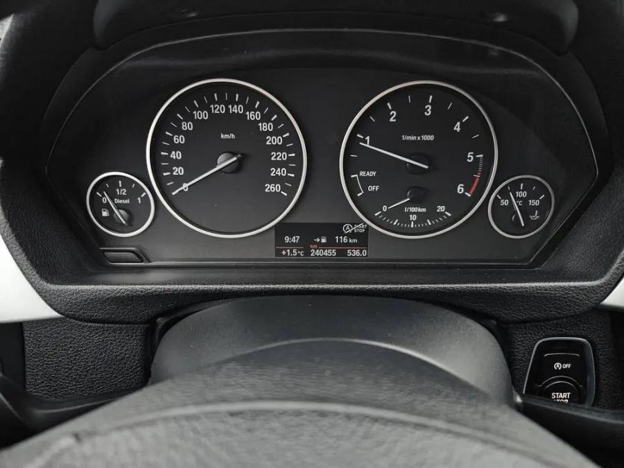 Zils BMW 320 2012 Jēkabpils, ar dzinēja tilpumu 2.00 L un nobraukumu 241 tūkst. km par 7390 €, foto 36 vietnē AUTOMOTO.COM.LV