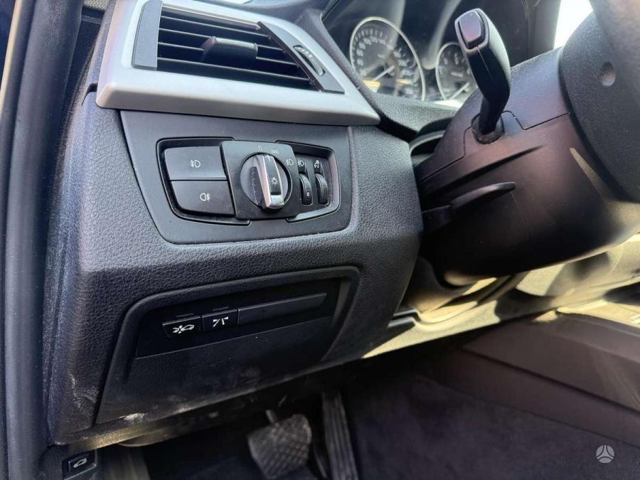 Blue BMW 320 2012 in Ukmerge, with an engine capacity of 2.00 L and mileage of 261 thousand km for 4600 €, photo 16 on AUTOMOTO.COM.LV