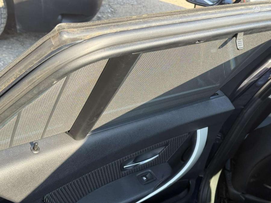 Blue BMW 320 2012 in Ukmerge, with an engine capacity of 2.00 L and mileage of 261 thousand km for 4600 €, photo 17 on AUTOMOTO.COM.LV
