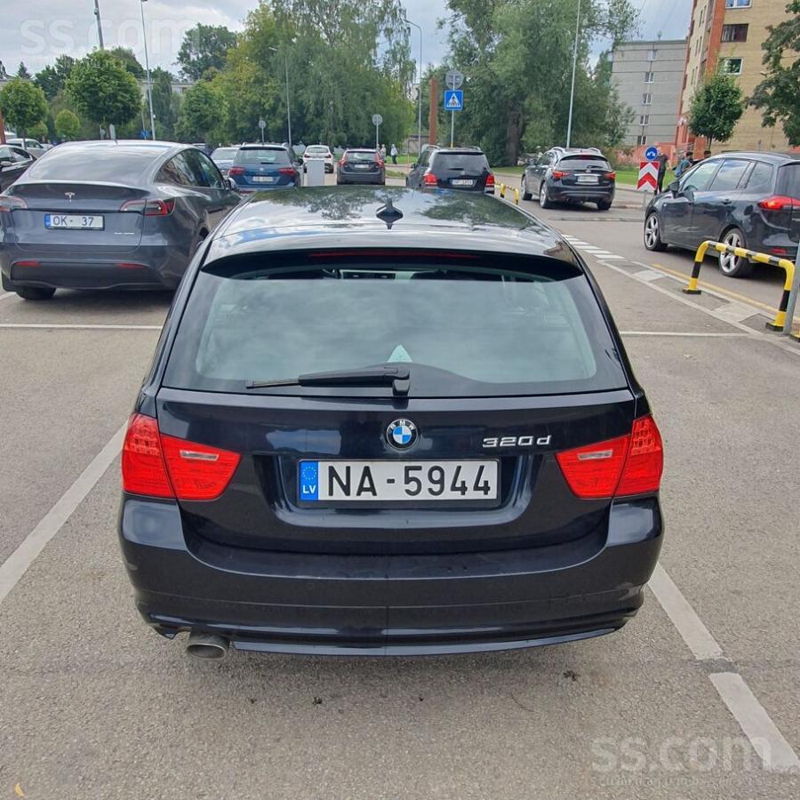Blue BMW 320 2012 in Riga, with an engine capacity of 2.00 L and mileage of 352 thousand km for 4100 €, photo 4 on AUTOMOTO.COM.LV