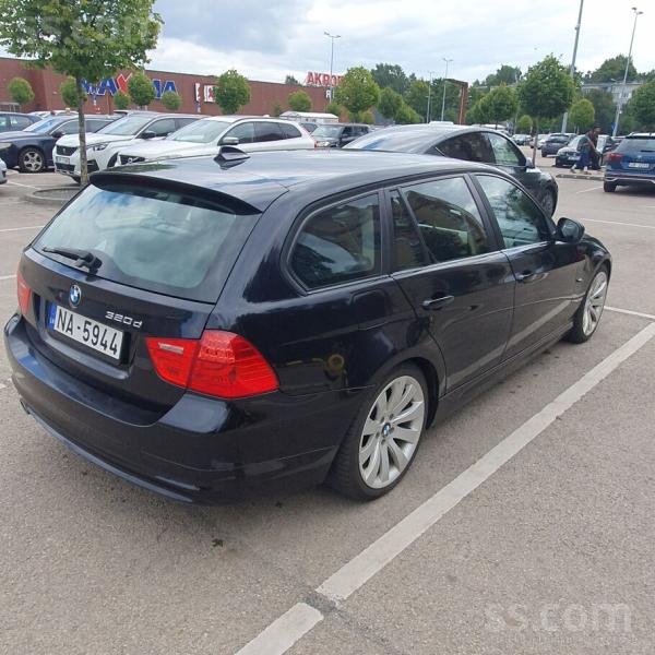 Blue BMW 320 2012 in Riga, with an engine capacity of 2.00 L and mileage of 352 thousand km for 4100 €, photo 5 on AUTOMOTO.COM.LV