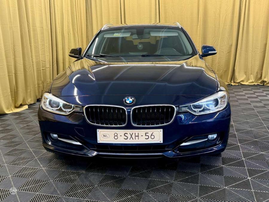 Blue BMW 320 2013 in Kaunas, with an engine capacity of 2.00 L and mileage of 360 thousand km for 7999 €, photo 3 on AUTOMOTO.COM.LV