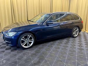 Blue BMW 320 2013 in Kaunas, with an engine capacity of 2.00 L and mileage of 360 thousand km for 7999 €, photo 4 on AUTOMOTO.COM.LV
