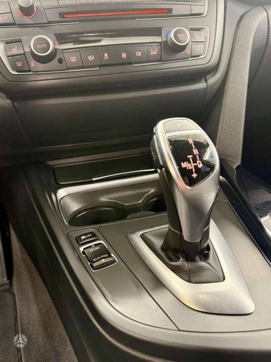 Blue BMW 320 2013 in Kaunas, with an engine capacity of 2.00 L and mileage of 360 thousand km for 7999 €, photo 12 on AUTOMOTO.COM.LV